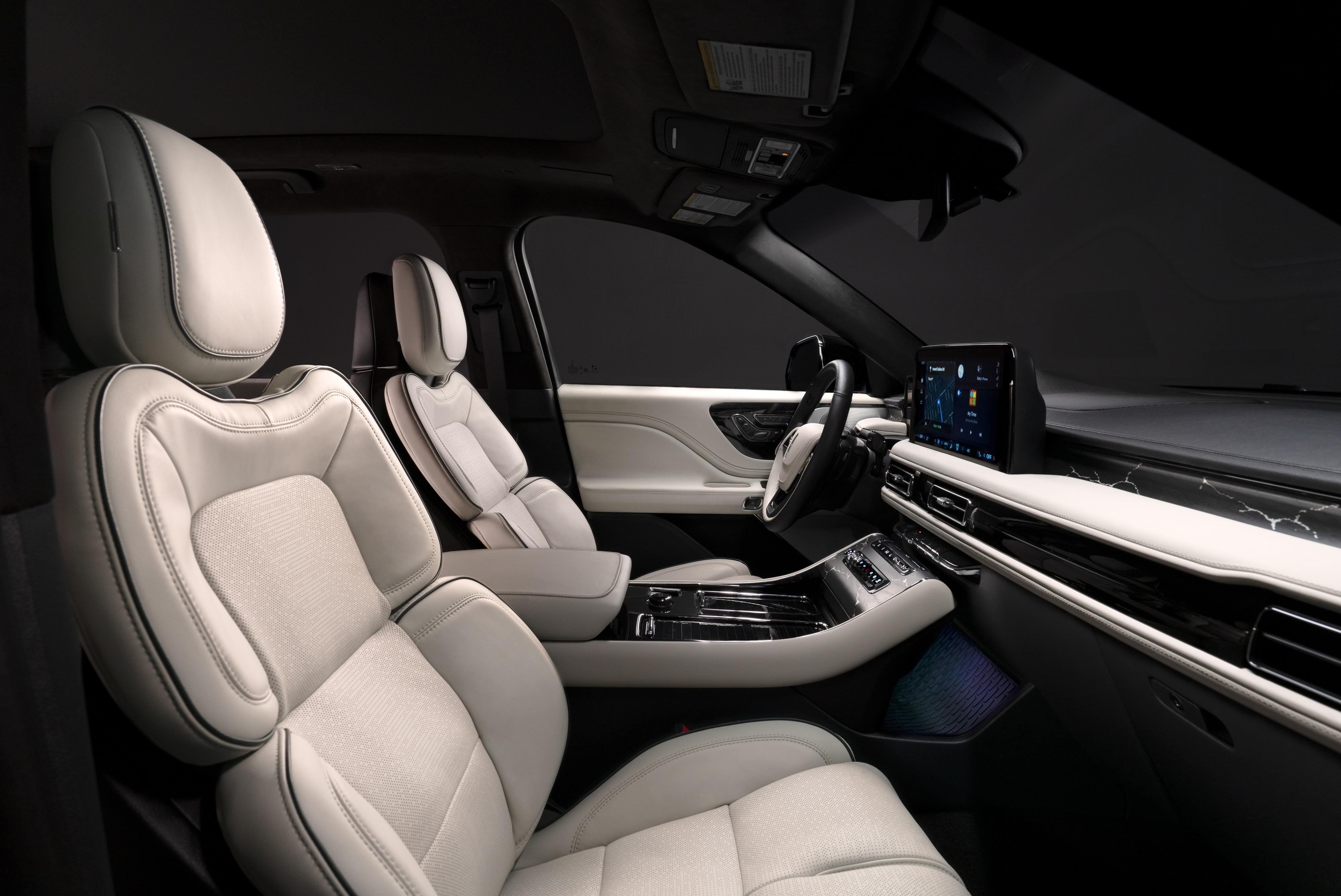 Black Label: A Decade of Lincoln Luxury, Illuminated by a New Moon