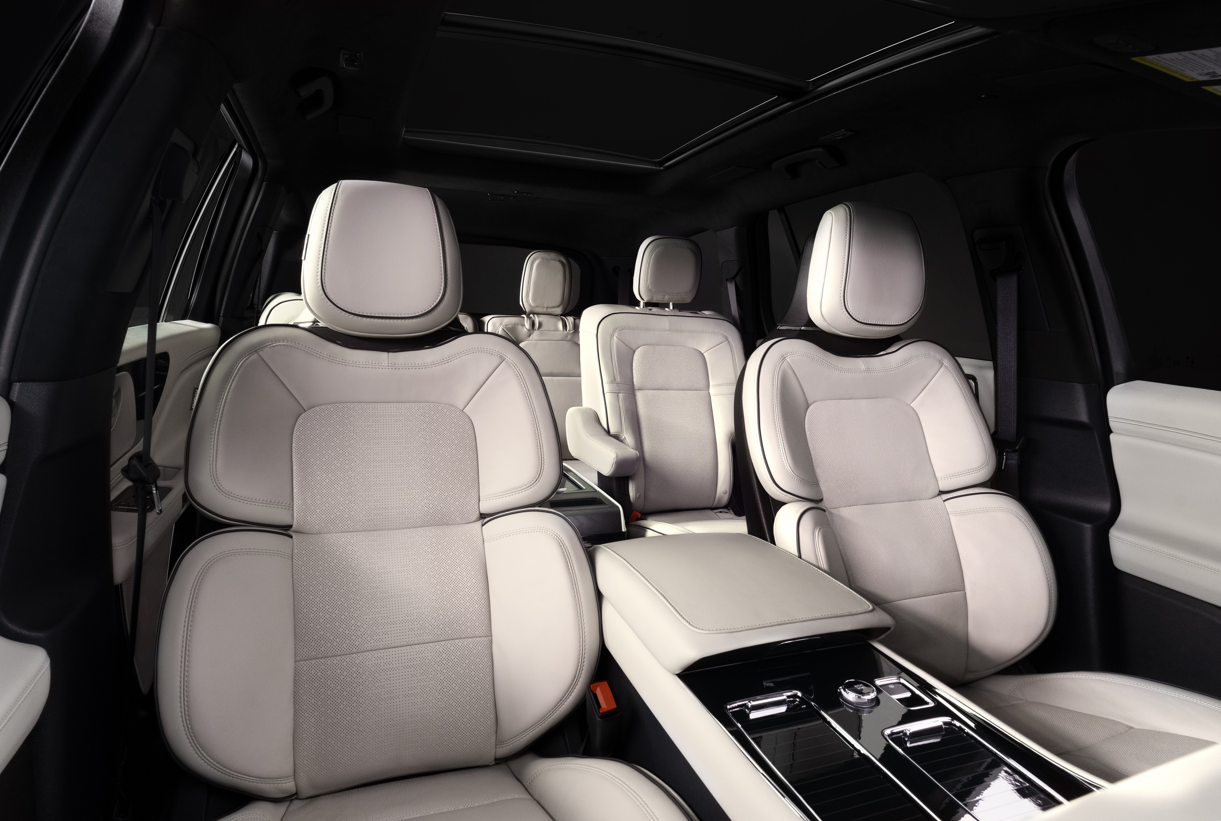 Black Label: A Decade of Lincoln Luxury, Illuminated by a New Moon
